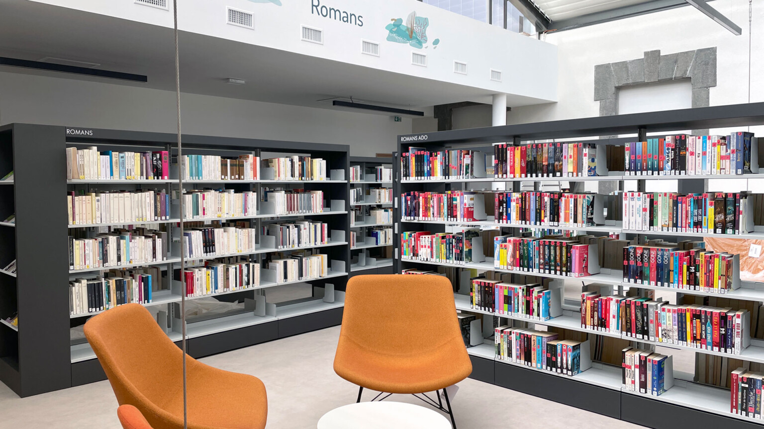 Signalétique de la Médiathèque de Agde : du design à tous les étages